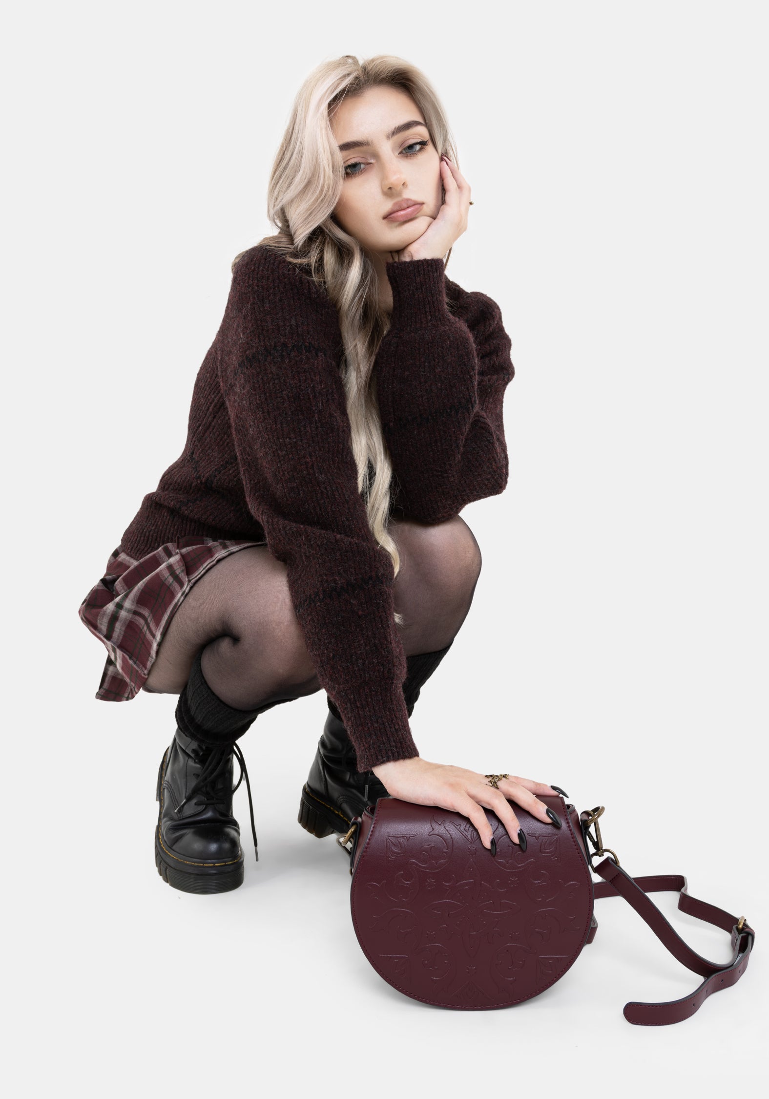 Nyelle Witches Knot Debossed Circle Bag – Disturbia
