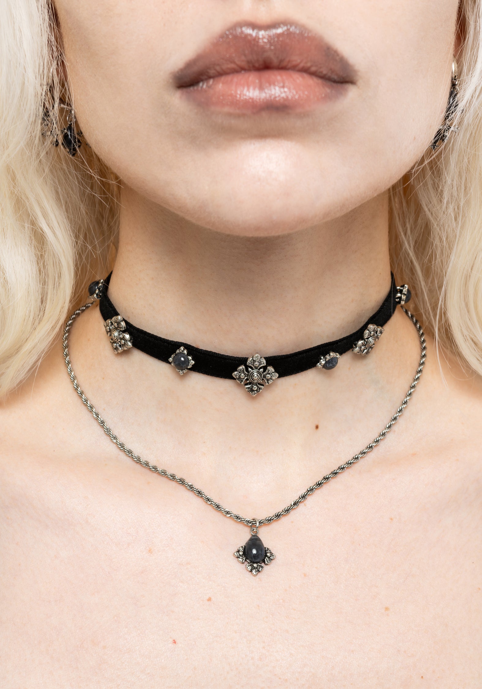 Crucentia Layered Choker – Disturbia