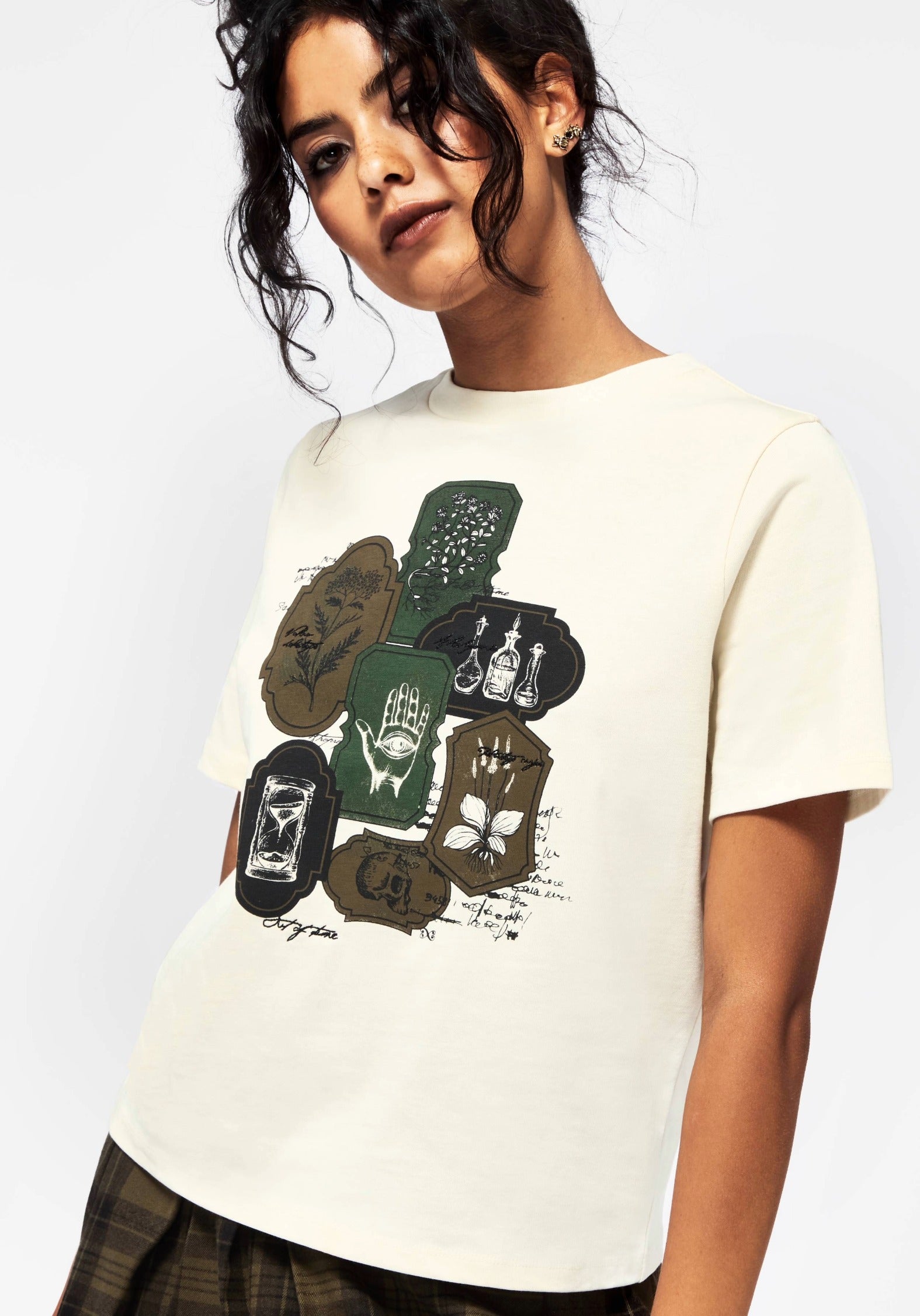 Wicce Stamp Graphic Short Sleeve T-Shirt – Disturbia