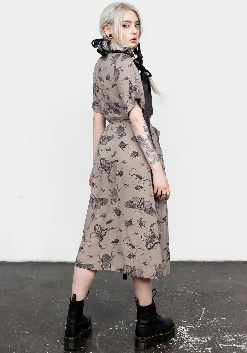 Parasite-Bugs-Print-Midi-Short-Sleeve-Shirt-Dress-Taupe – Disturbia
